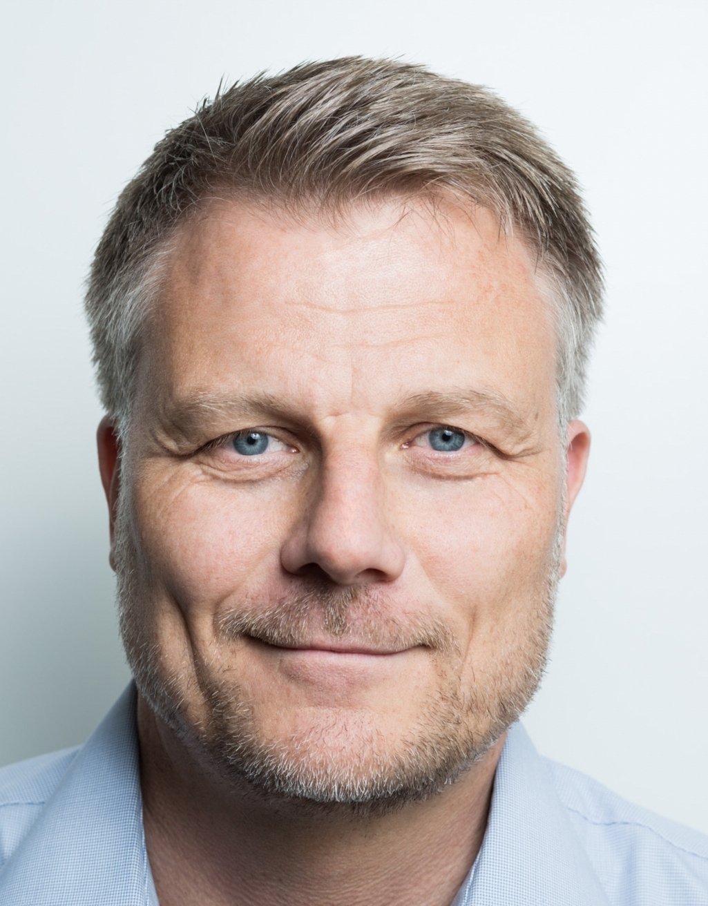 Bjoern Struewer - Building Bridges