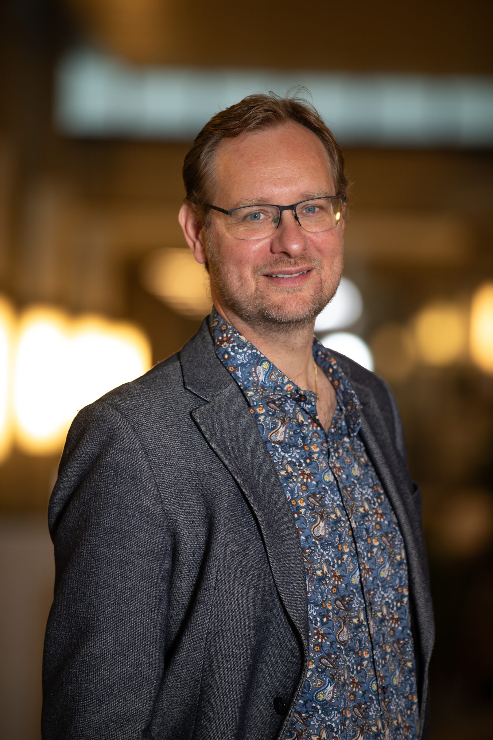 Dominic Rohner - Building Bridges