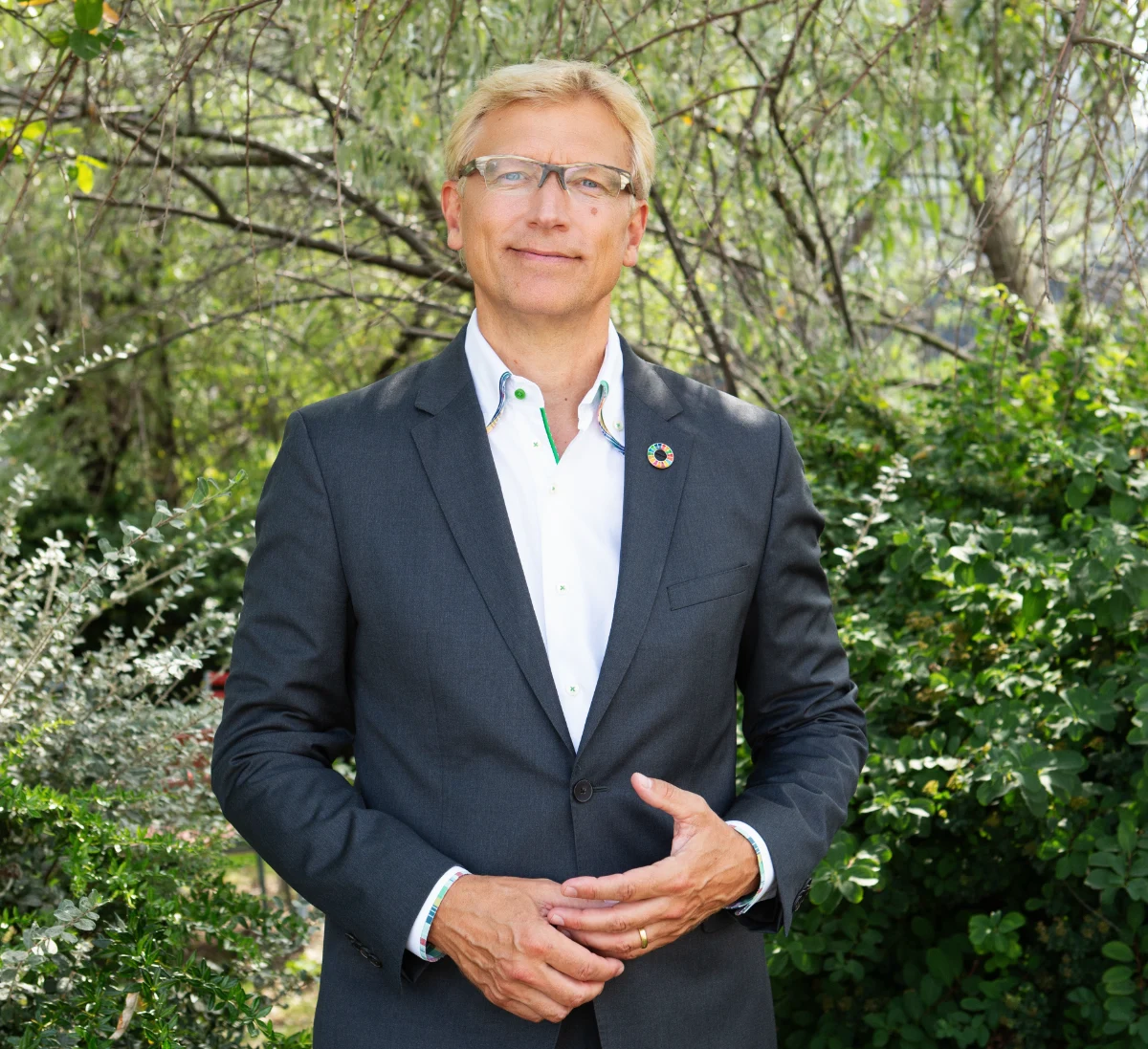 Jan Amrit Poser - Building Bridges